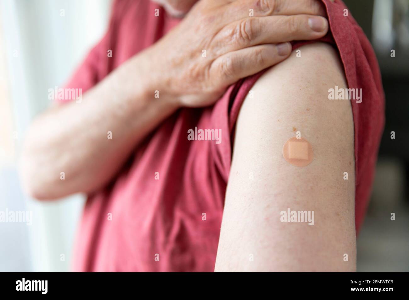 Arm plaster hi-res stock photography and images - Alamy
