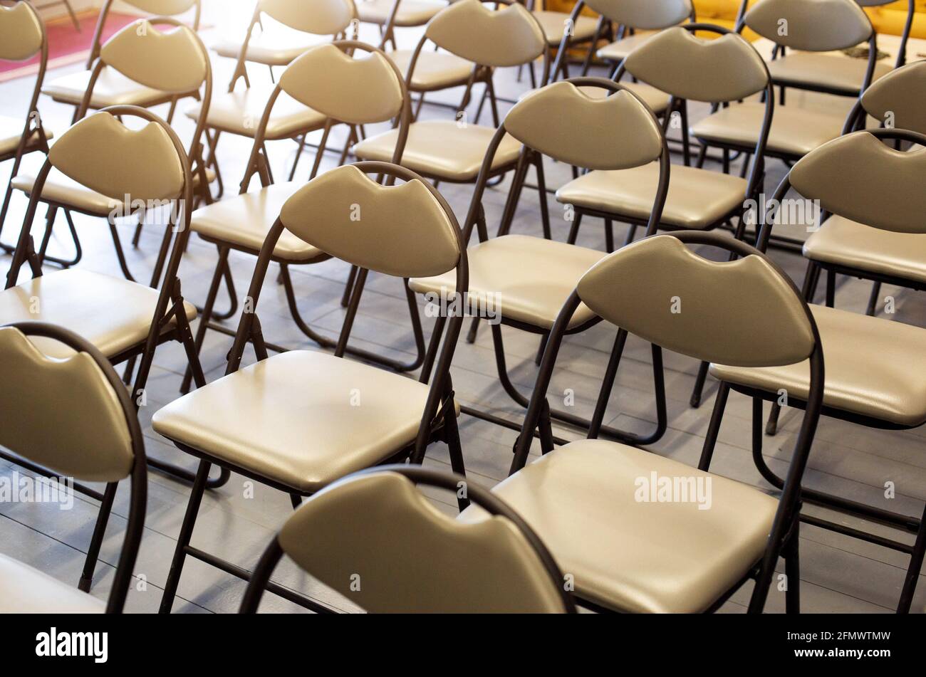 Auditorium lecture theatre seating hi-res stock photography and images ...