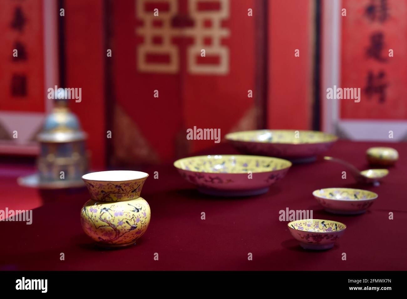 Museum ceramic displays hi-res stock photography and images - Alamy