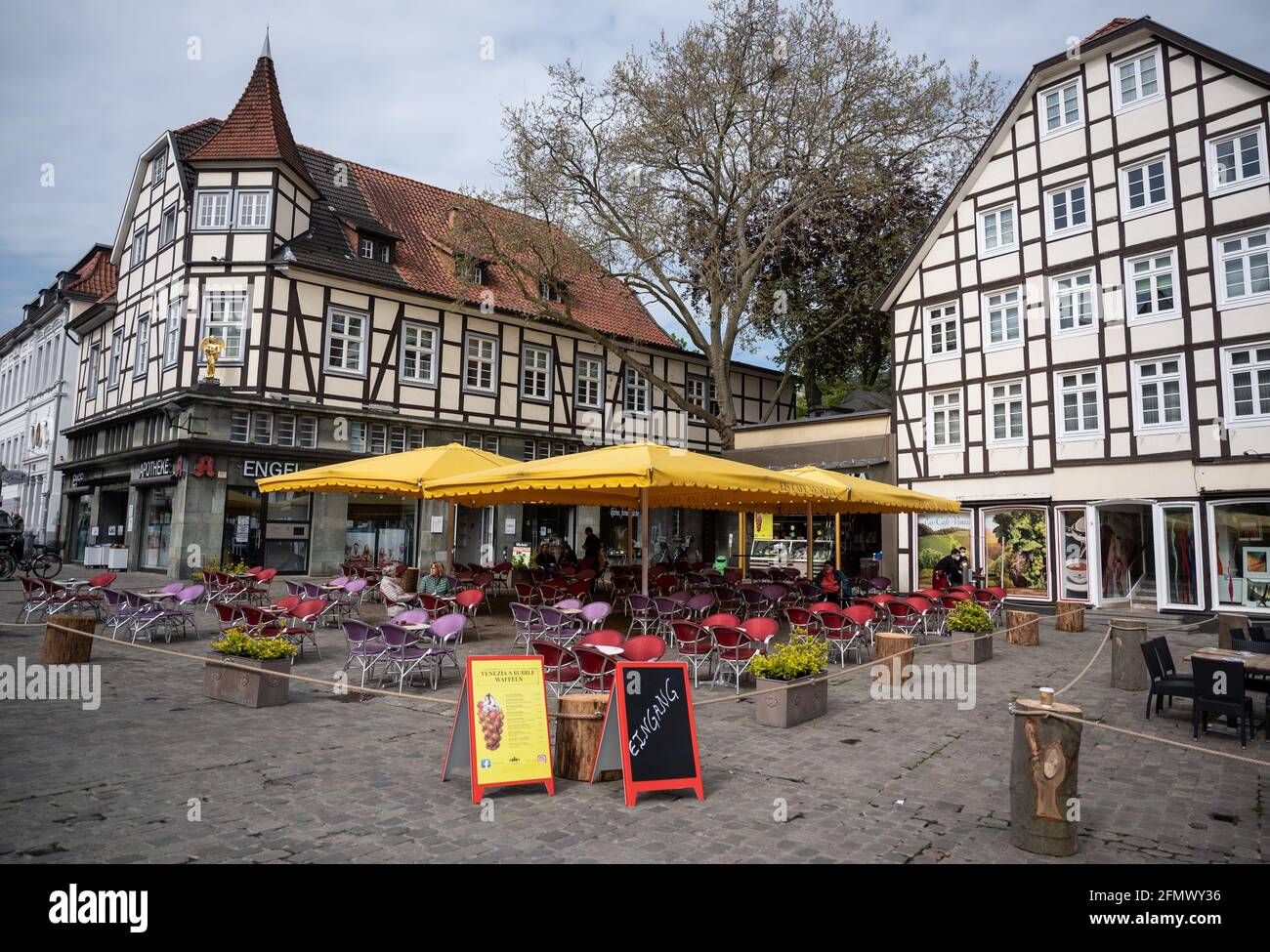 Soest, Germany. 12th May, 2021. Initially only a few tables at an ice ...