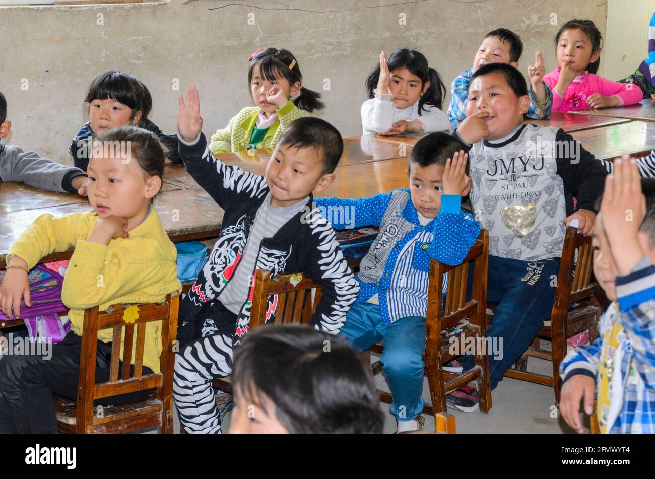 Group of students answer question hi-res stock photography and images ...