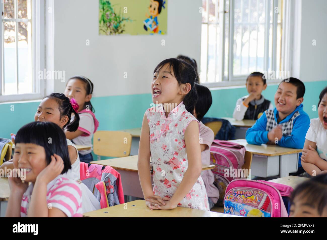 Group of students answer question hi-res stock photography and images ...