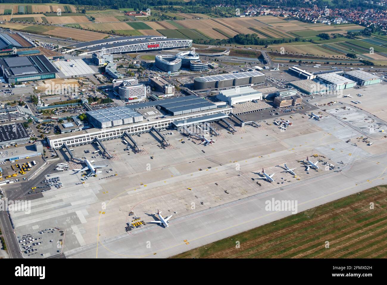 Airport terminals hi-res stock photography and images - Alamy