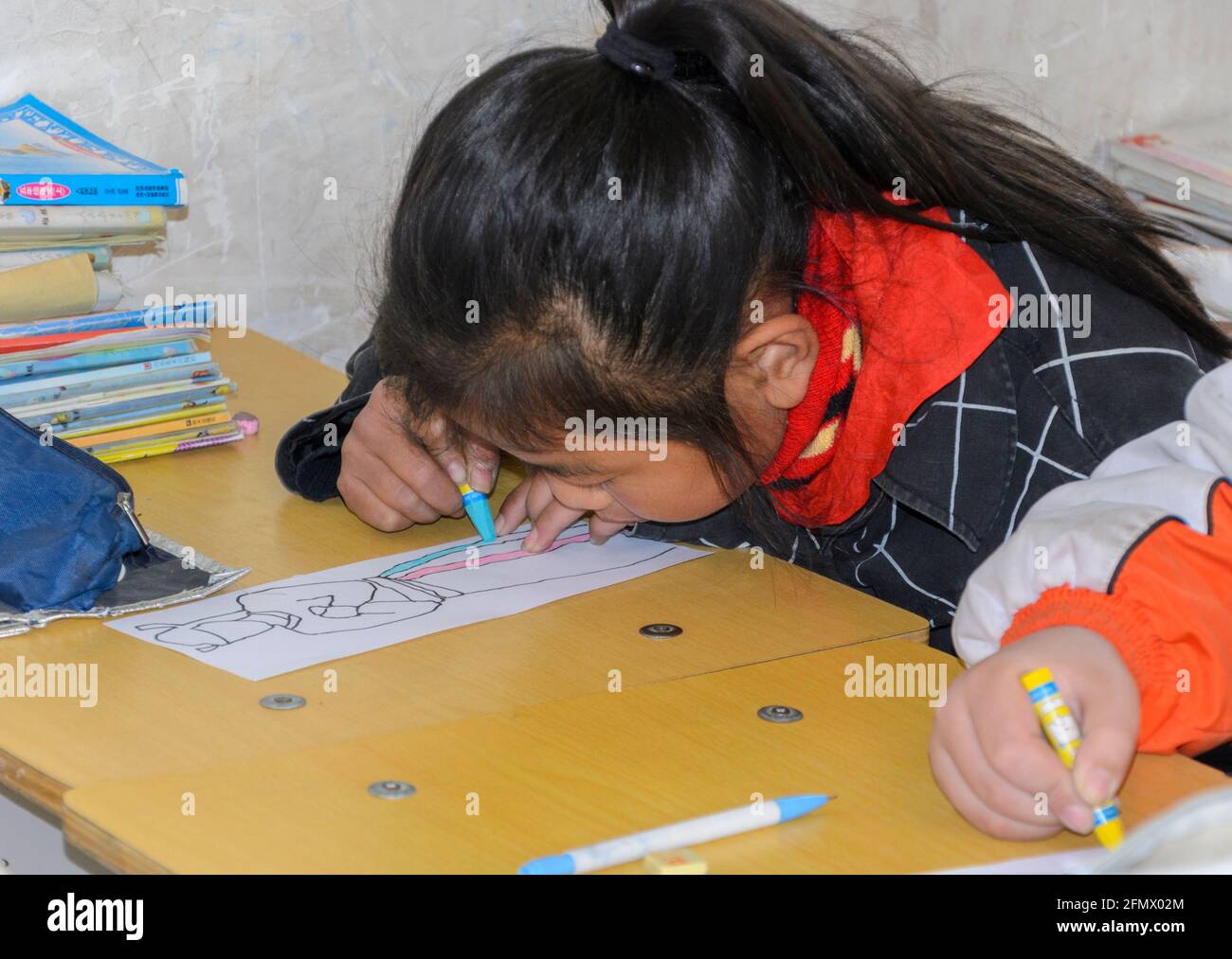 Primary school girls in painting hi-res stock photography and images ...