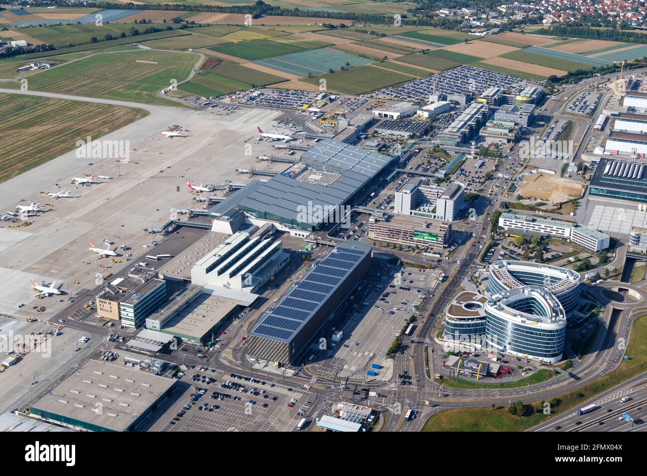 Apron overview hi-res stock photography and images - Alamy