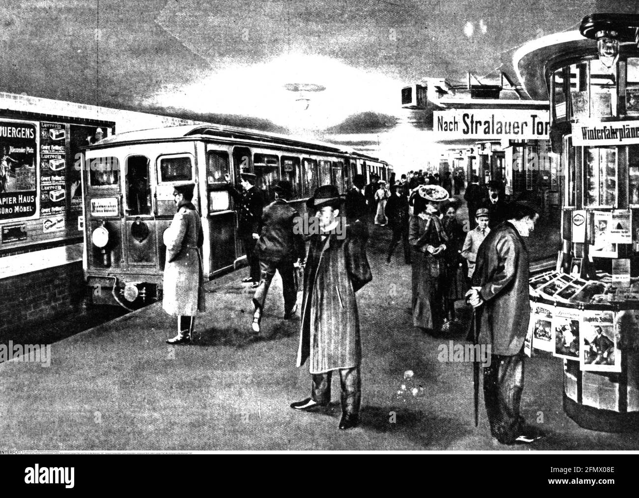 Public transport 1900s hi-res stock photography and images - Alamy