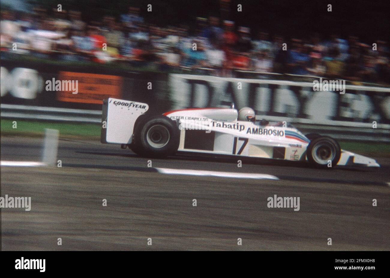 Alan Jones at speed in the Shadow DN8A during practice for the 1977 ...