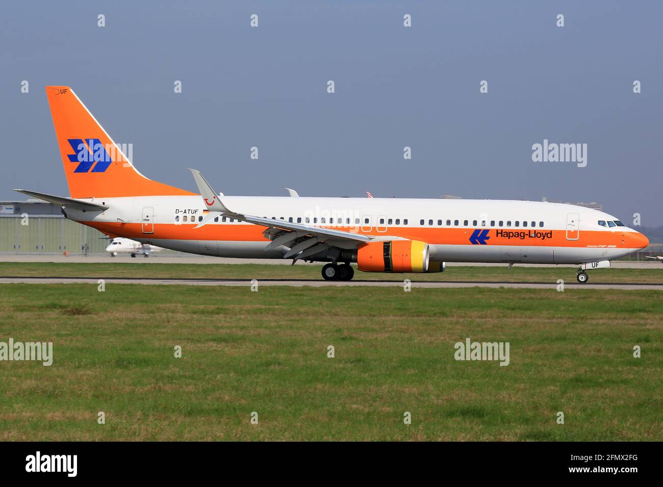 Tui livery hi-res stock photography and images - Alamy