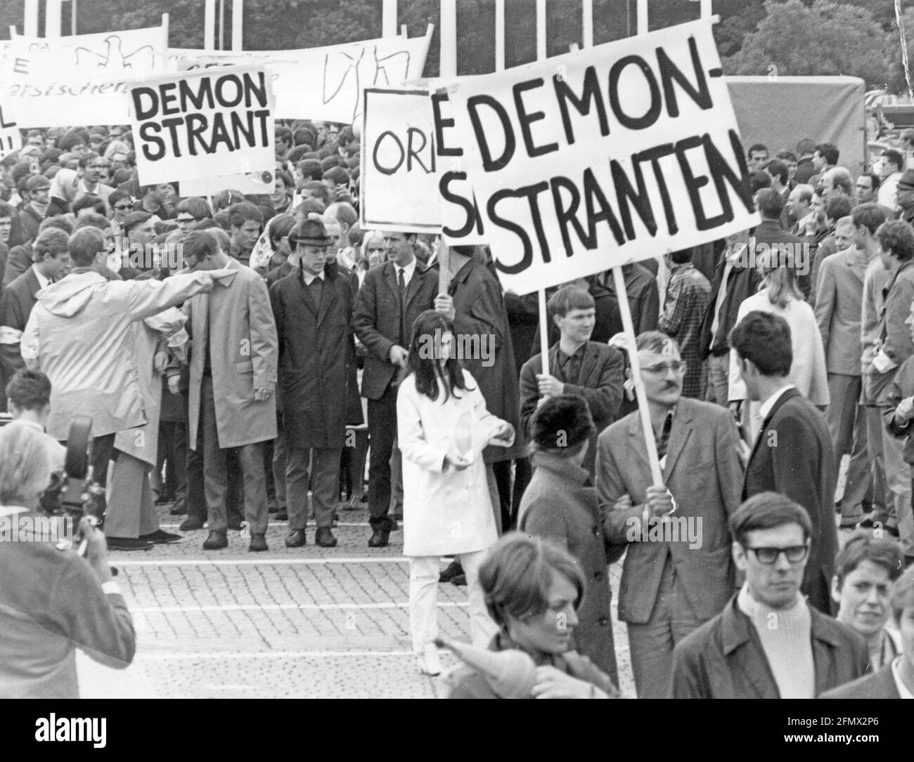 1960s student protests hi-res stock photography and images - Alamy