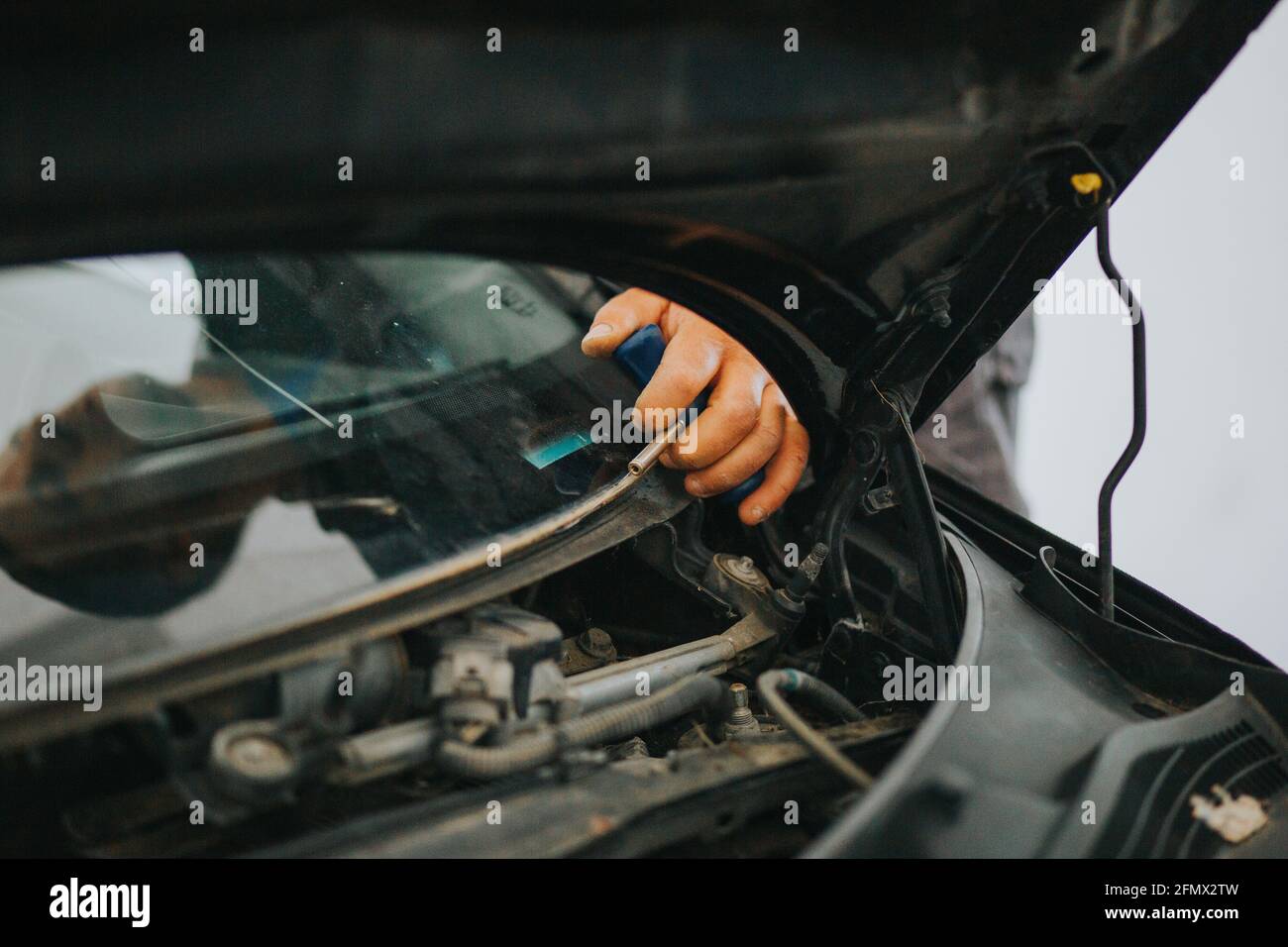 Repairman fixing car auto service hi-res stock photography and images ...