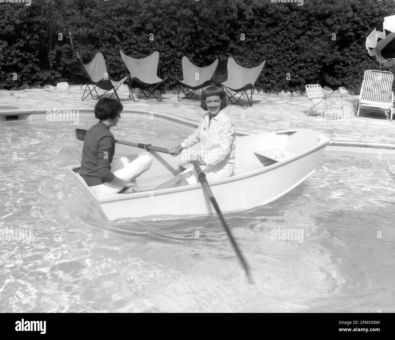 1950s swimming pool hi-res stock photography and images - Alamy