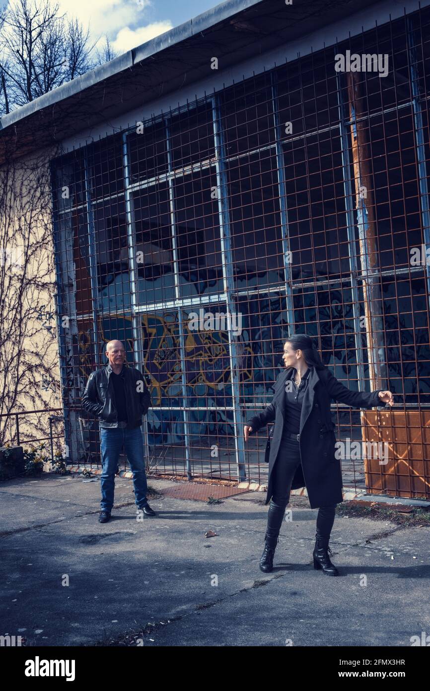 Thief running away hi-res stock photography and images - Alamy