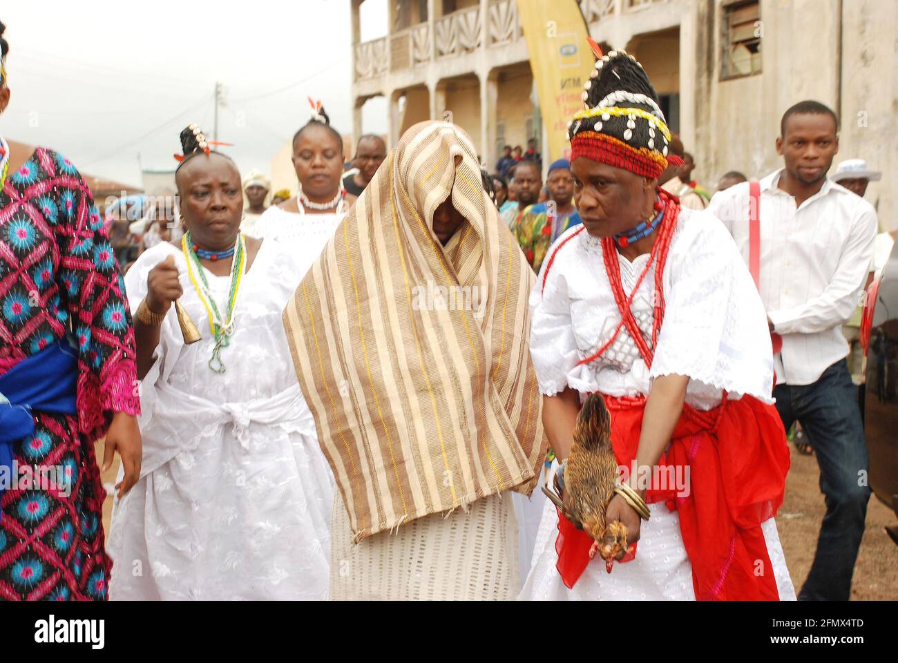Osun Osogbo: Arugba undergoing ritual rites before the festival Stock ...