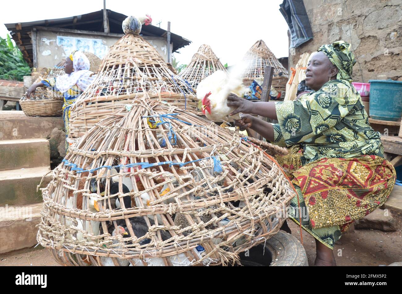 Osun Osogbo: A woman selling chicken at Oja Oba Market Stock Photo - Alamy