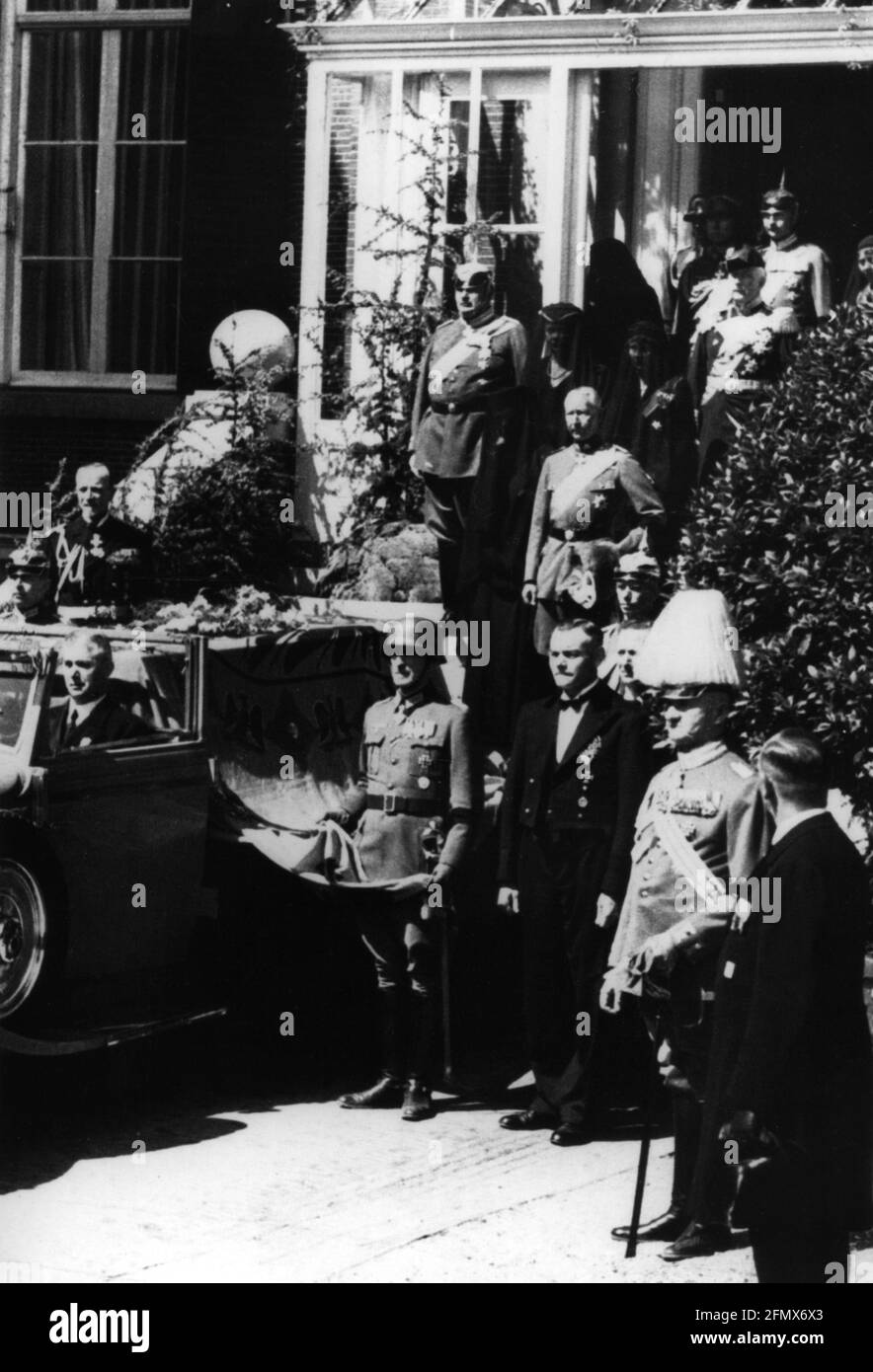 Editorial car Black and White Stock Photos & Images - Alamy