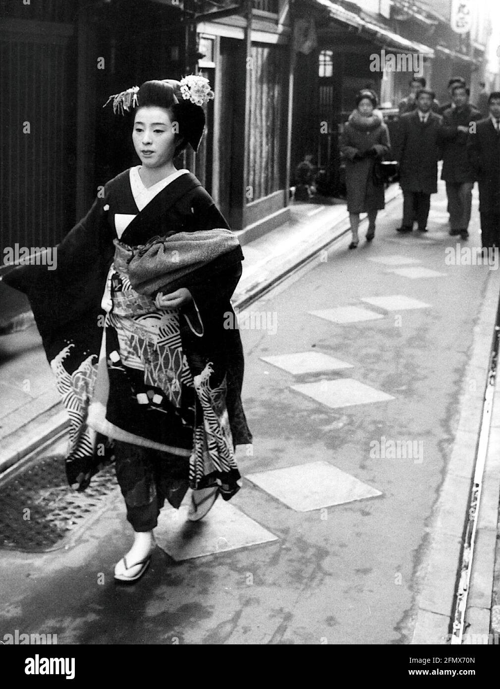Japan street 1950s hi-res stock photography and images - Alamy
