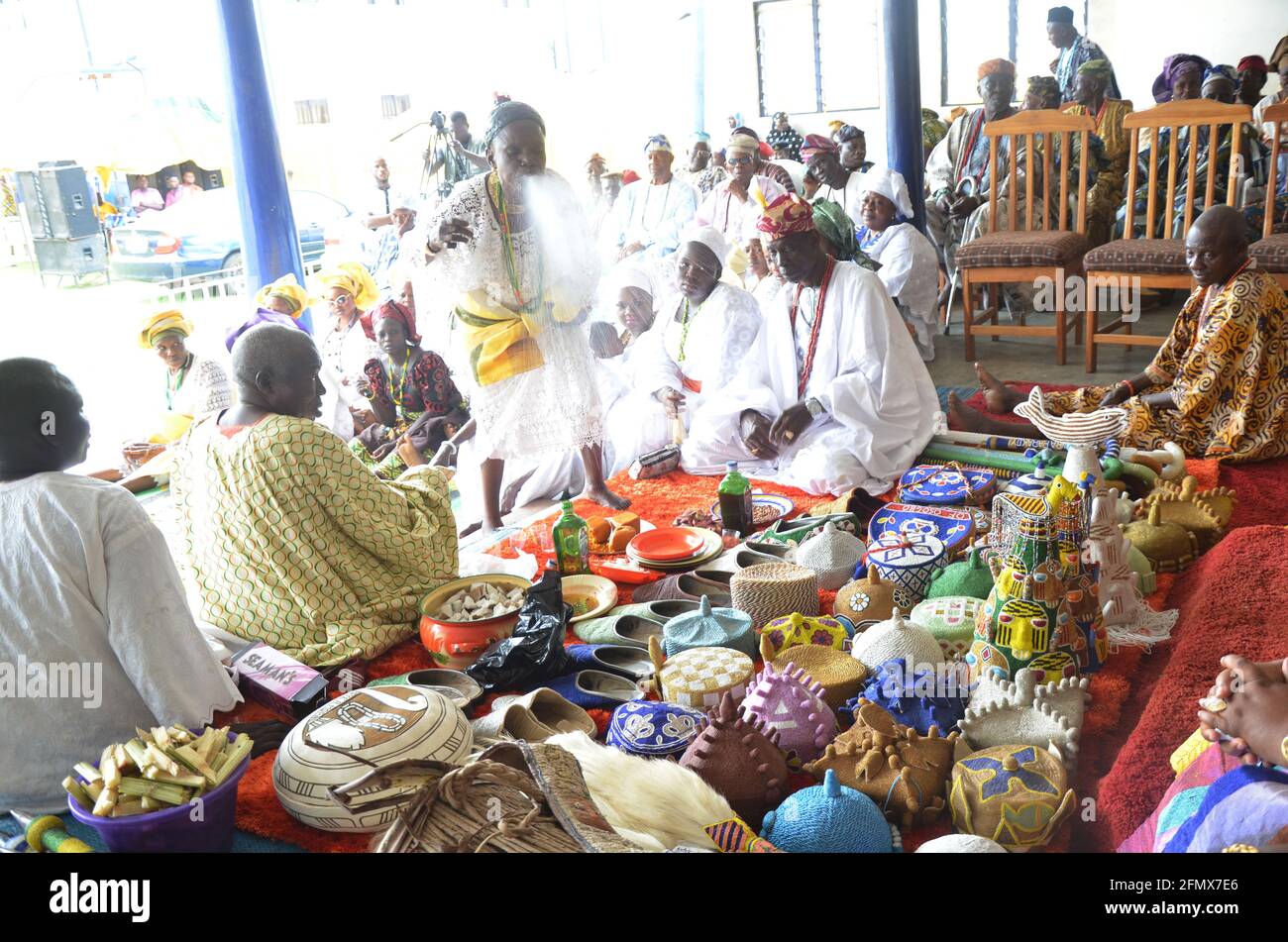 Yoruba crown hi-res stock photography and images - Alamy
