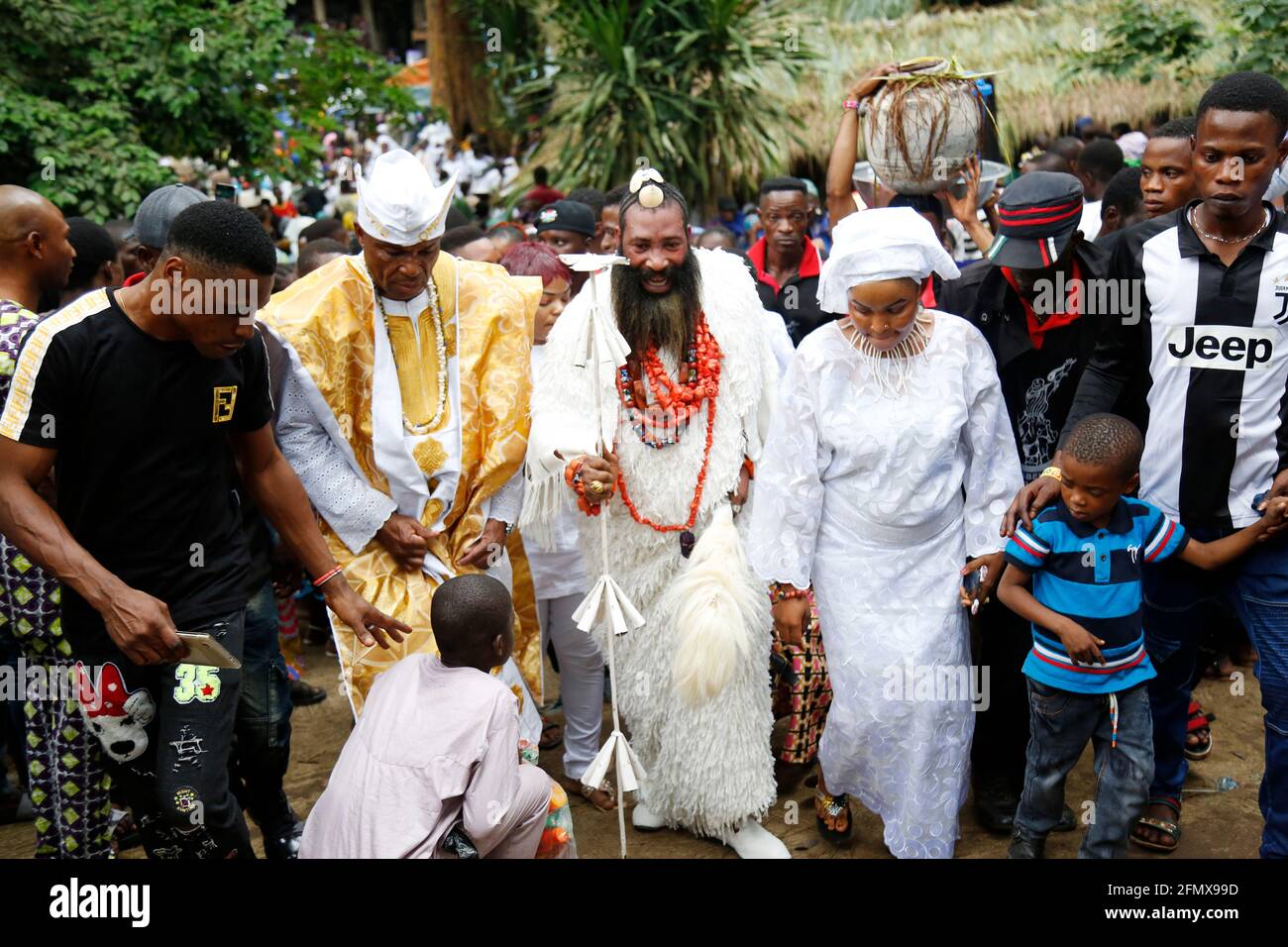 Osun Osogbo: King of Ogboni fraternity Dr. Ageshinjawe Ifa arriving at ...