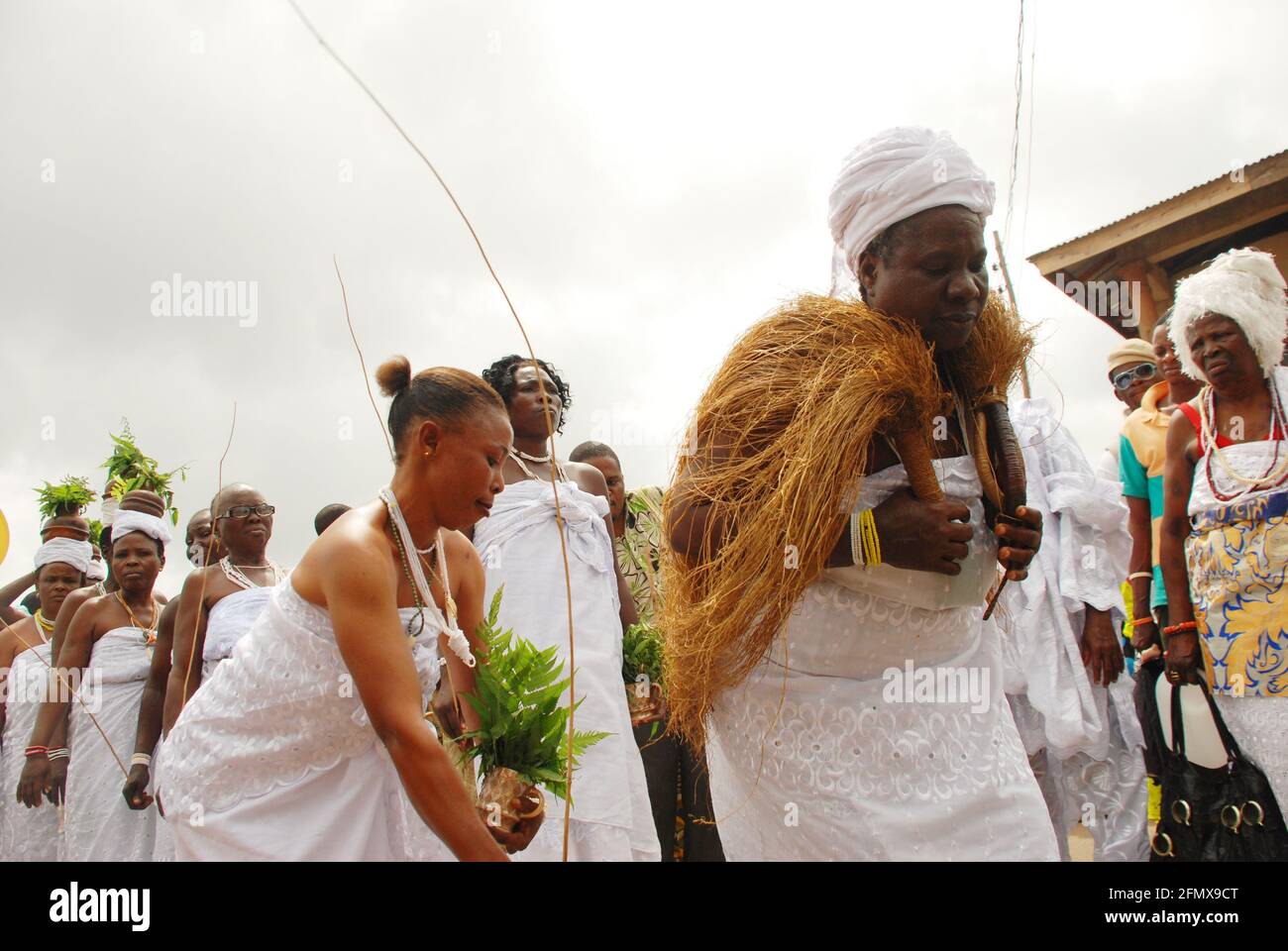 African traditional dancers hi-res stock photography and images - Alamy