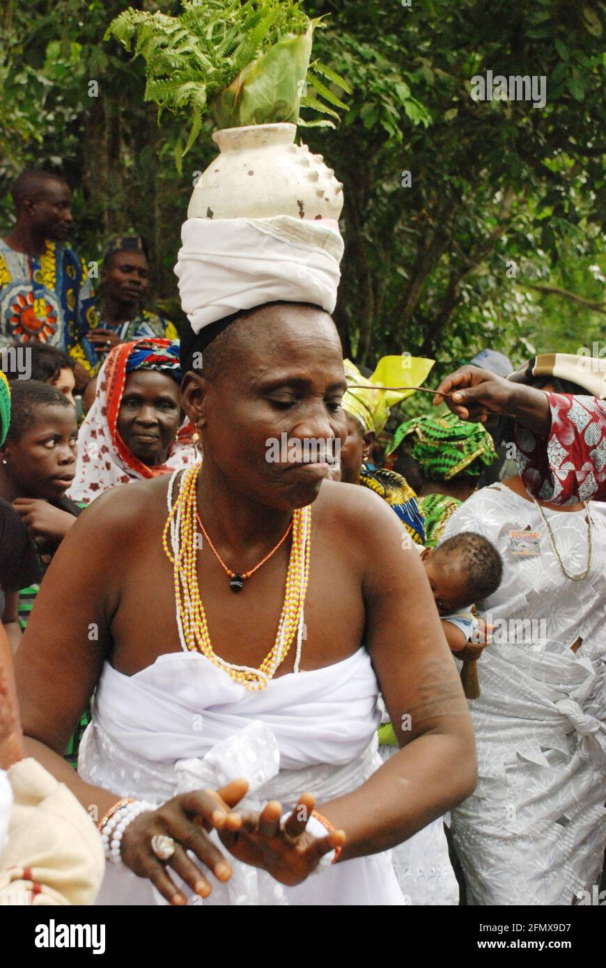 African traditional dancers hi-res stock photography and images - Alamy