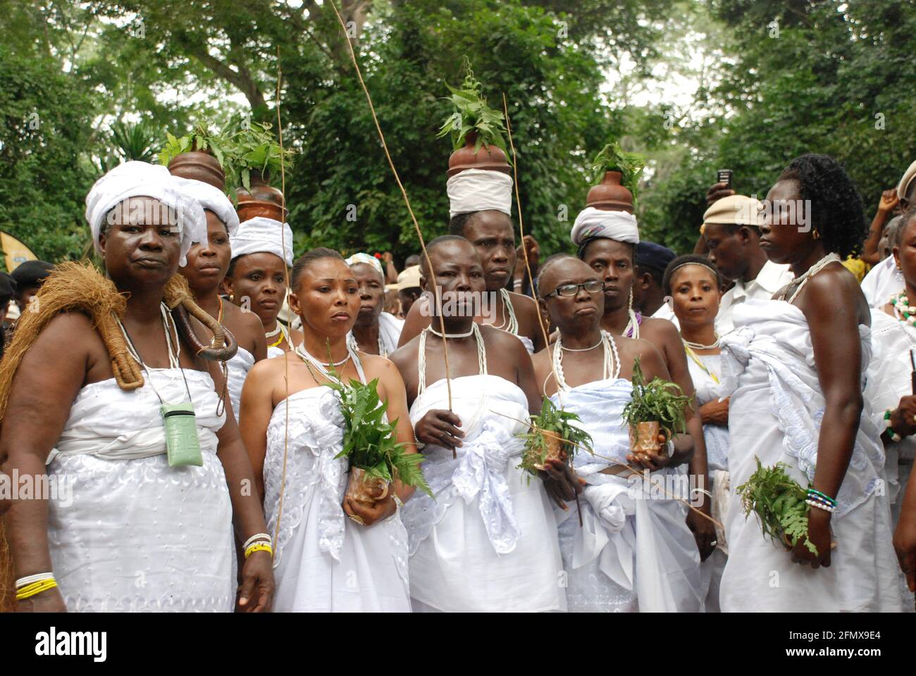 African traditional dancers hi-res stock photography and images - Alamy