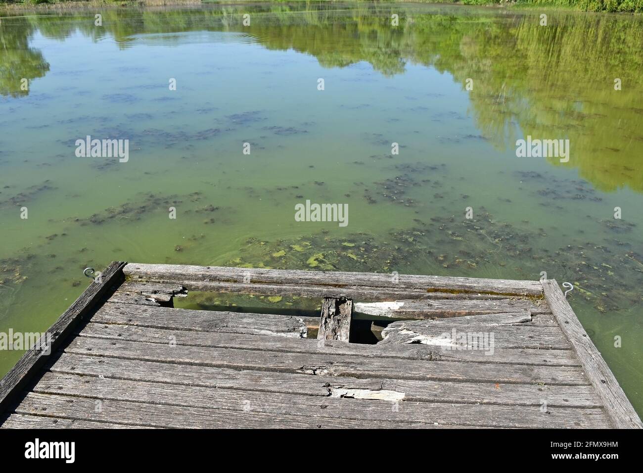 Broken pier over water hi-res stock photography and images - Alamy