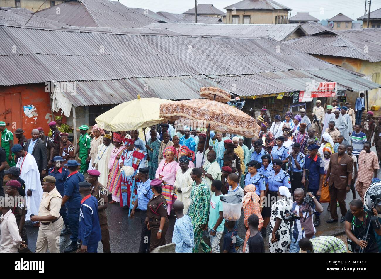 Osun Osogbo: Monarch of Osogbo, Oba Jimoh Oyetunji leading the ...