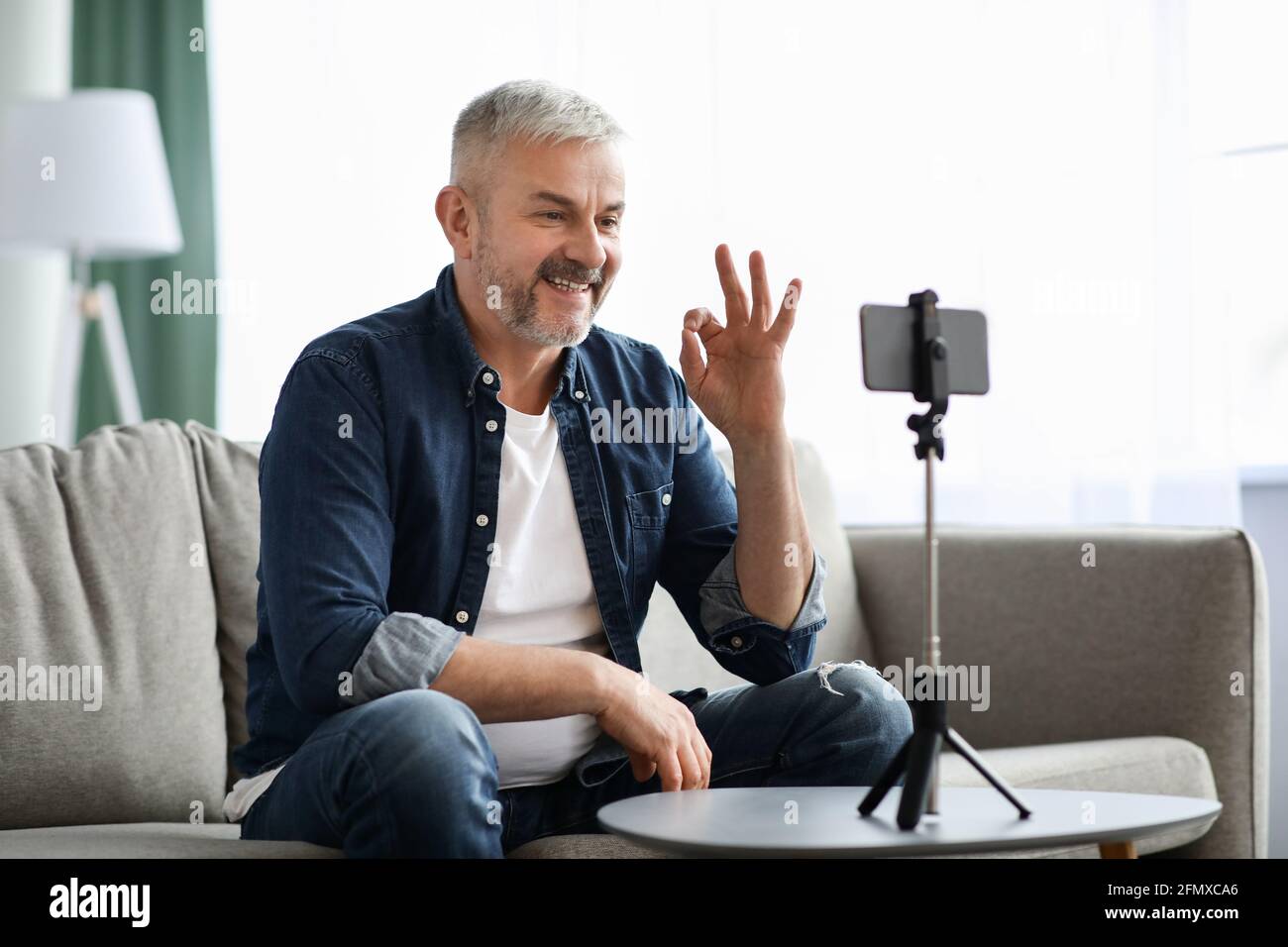 Vlogger friends hi-res stock photography and images - Alamy