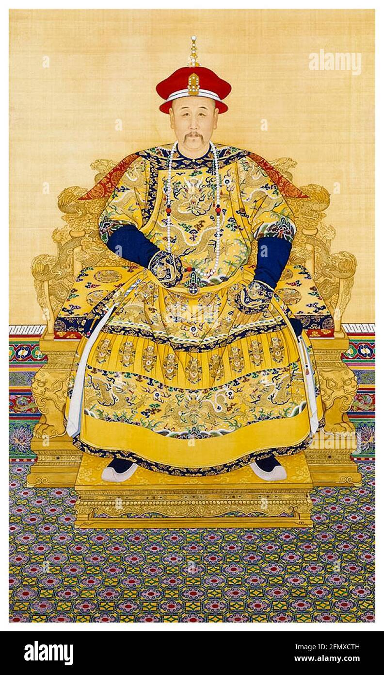 Chinese silk dress hi-res stock photography and images - Alamy