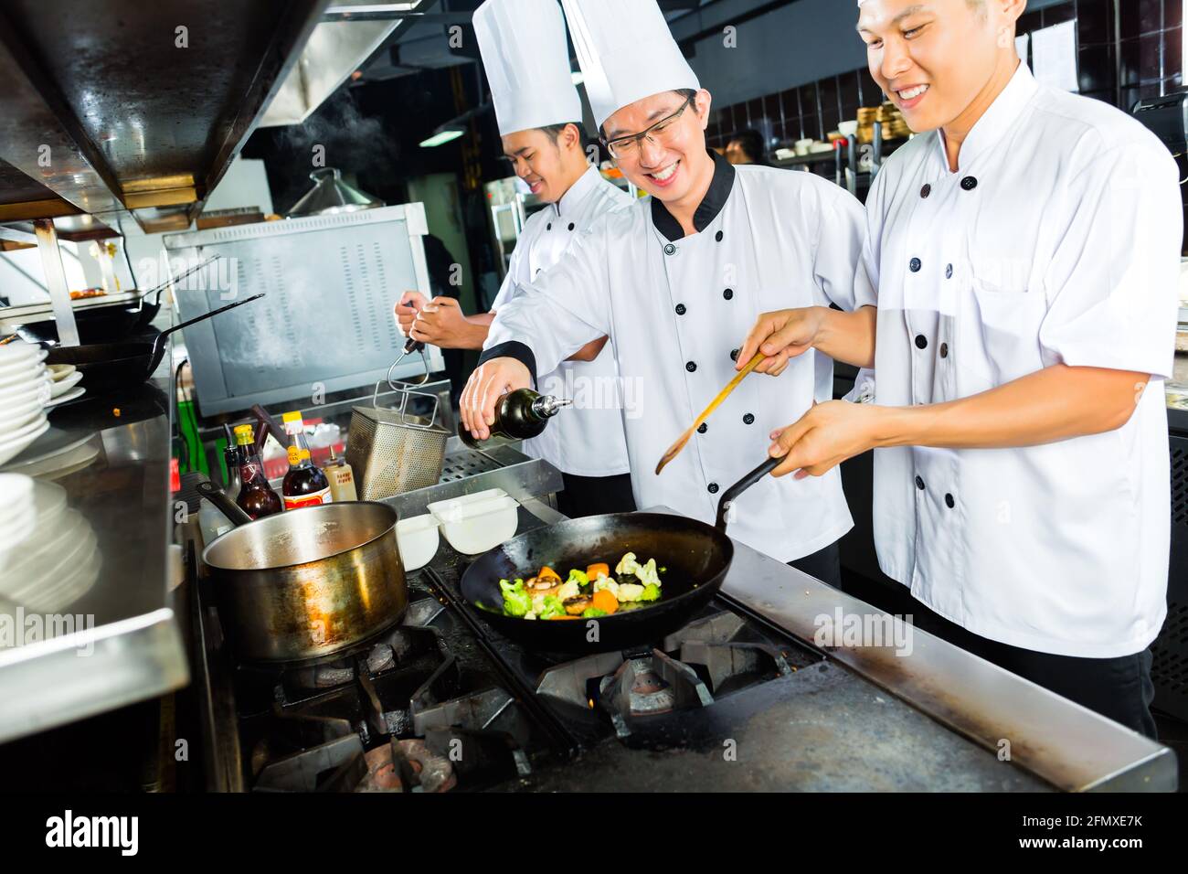 Finishing dishes hi-res stock photography and images - Alamy