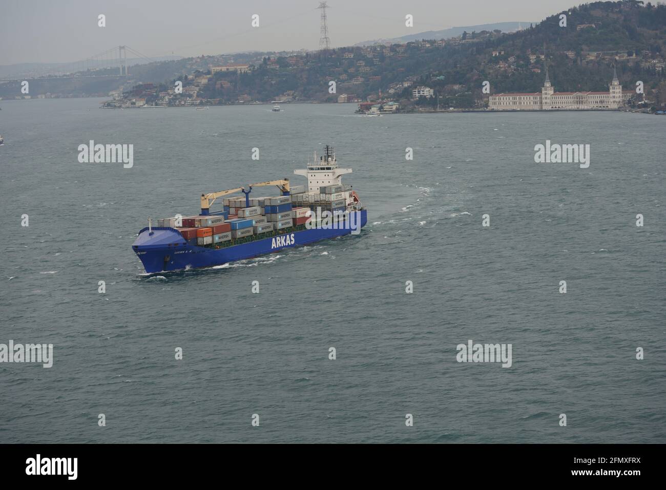 box ship, container ship, sailing at sea Stock Photo - Alamy