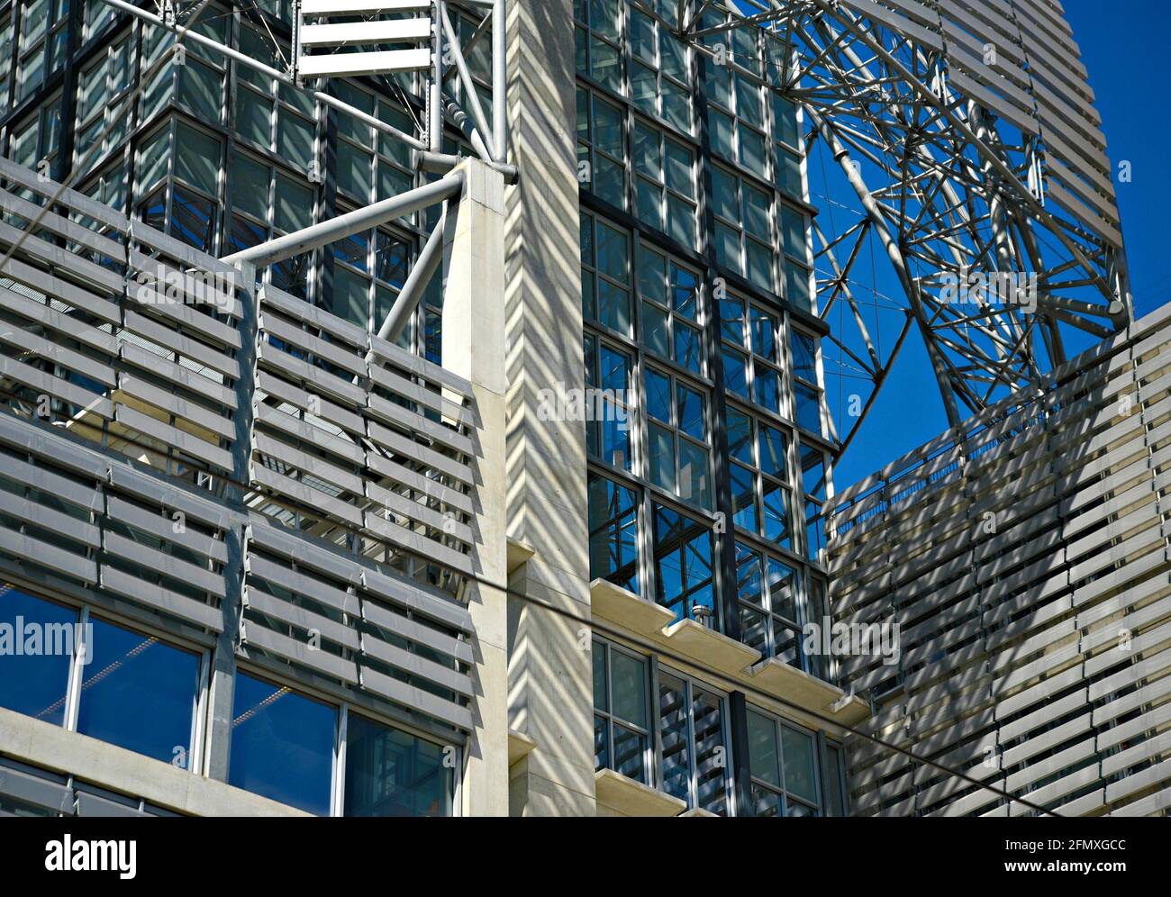 Architectural detail of the San Diego Library steel-and-mesh lattice ...