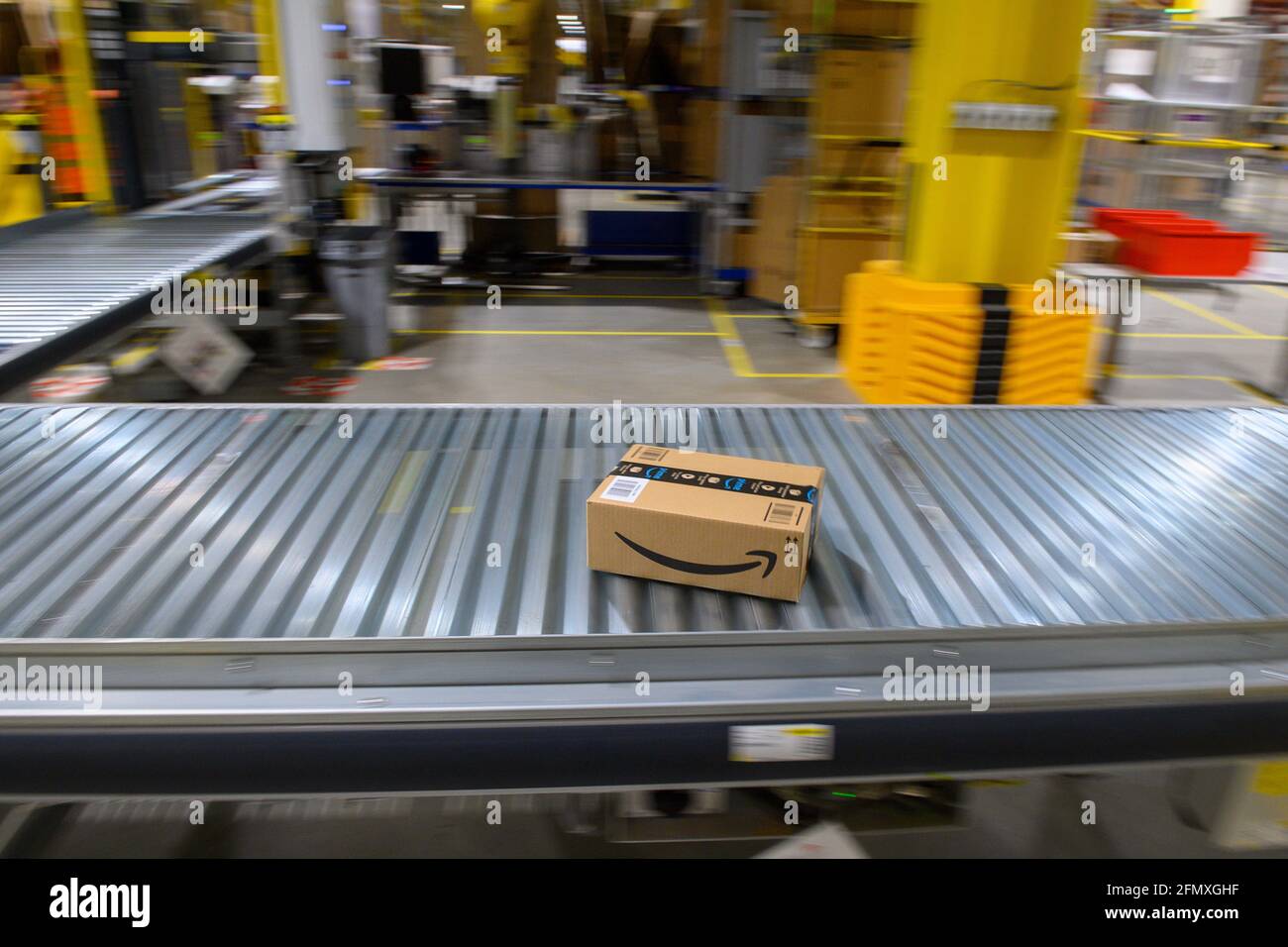 Amazon logistics system hi-res stock photography and images - Alamy