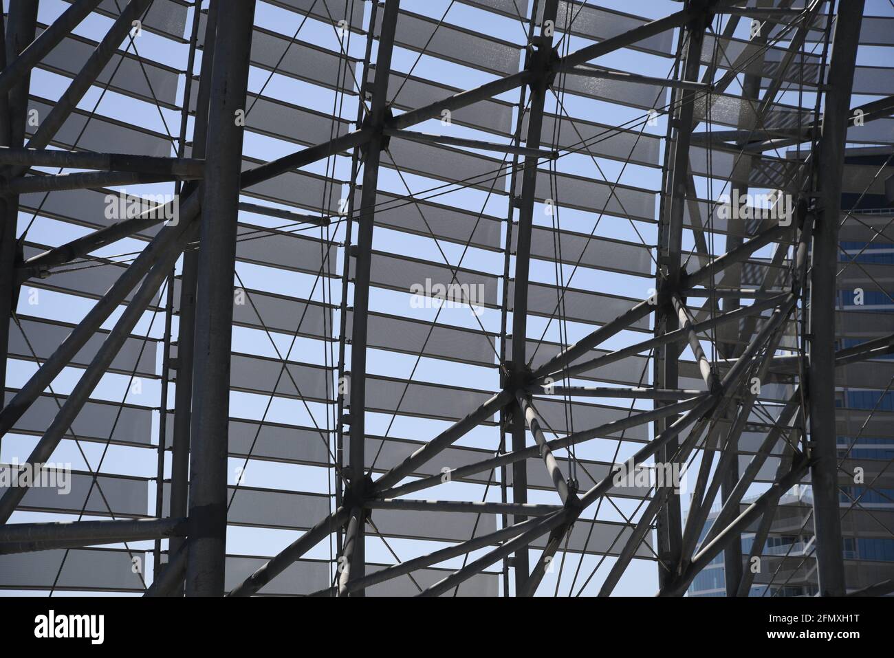 Architectural detail of the San Diego Library steel-and-mesh lattice ...