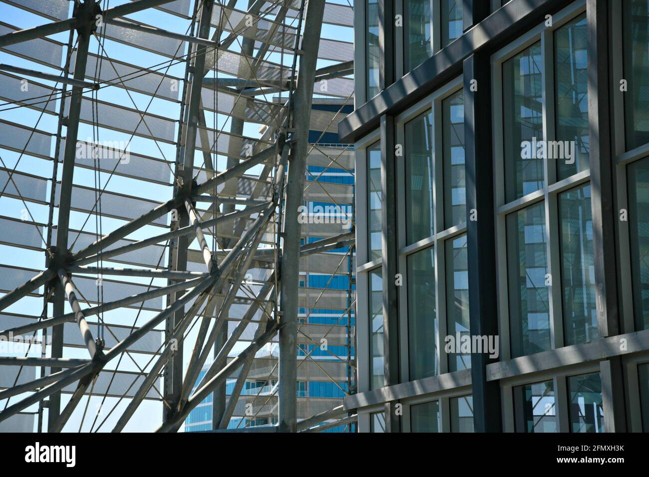 Architectural detail of the San Diego Library steel-and-mesh lattice ...