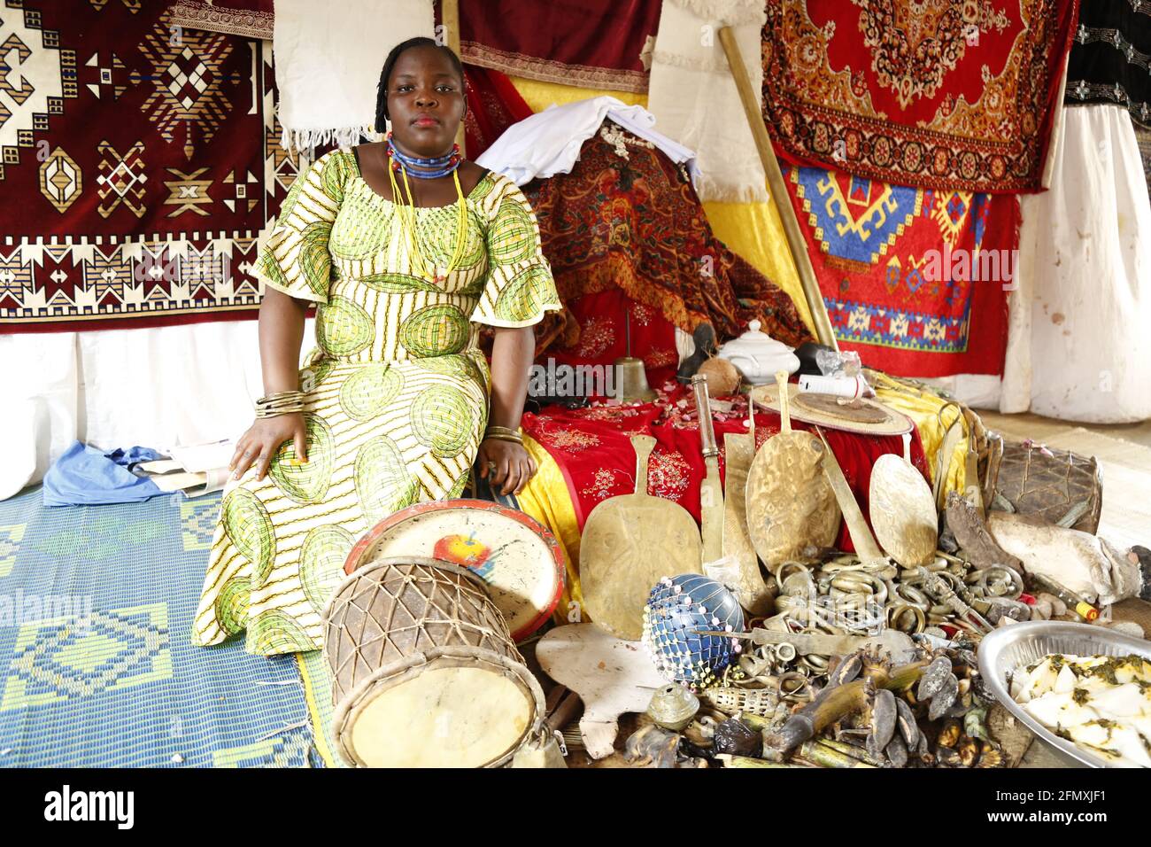 Osun Osogbo: Arugba at the Osun Shrine Stock Photo - Alamy