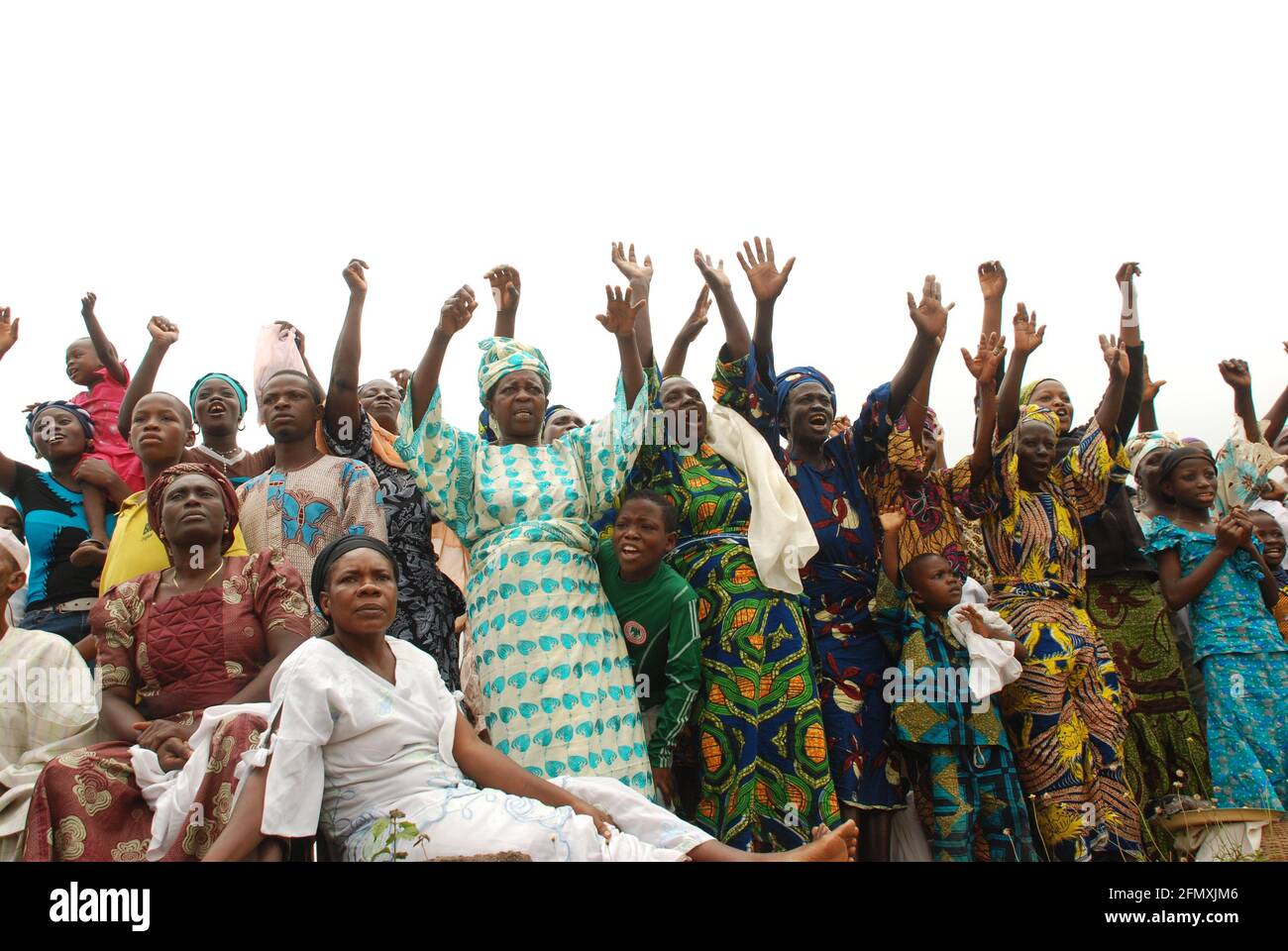 Osun Osogbo: Osogbo people praying during the Osun Festival Stock Photo ...