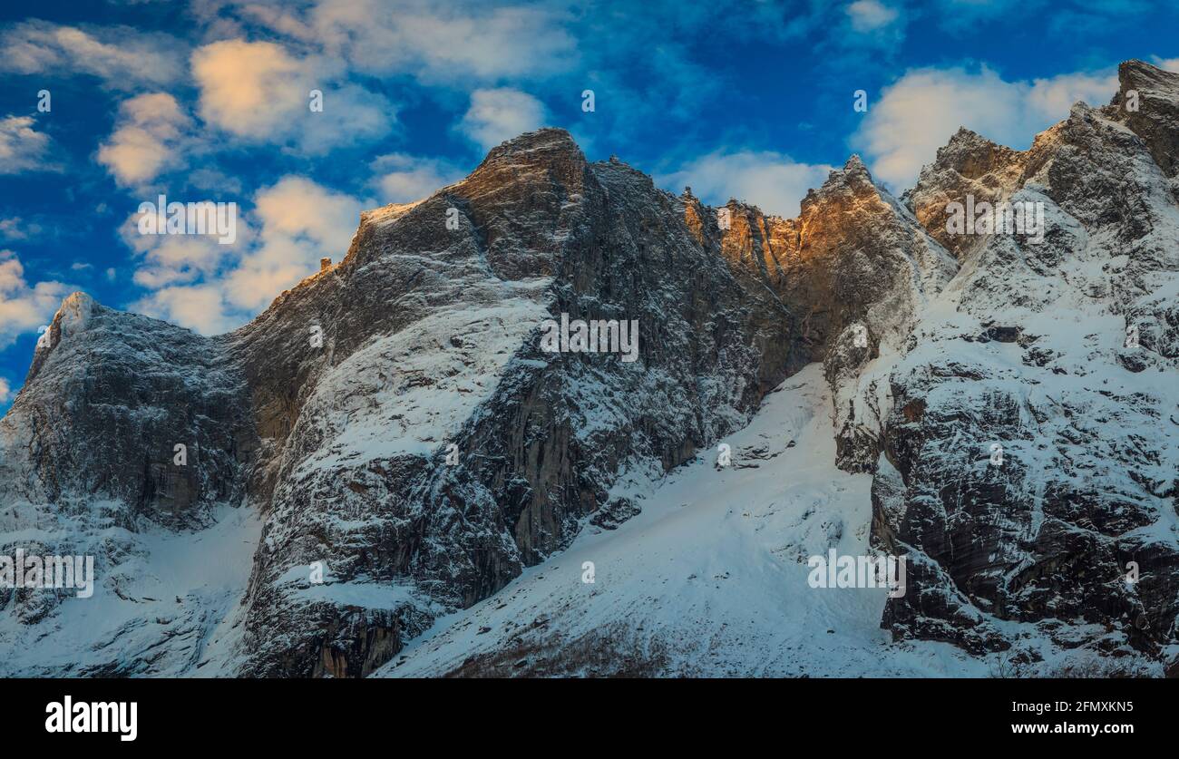 Early winter morning light in Romsdalen valley, Rauma kommune, Møre og ...