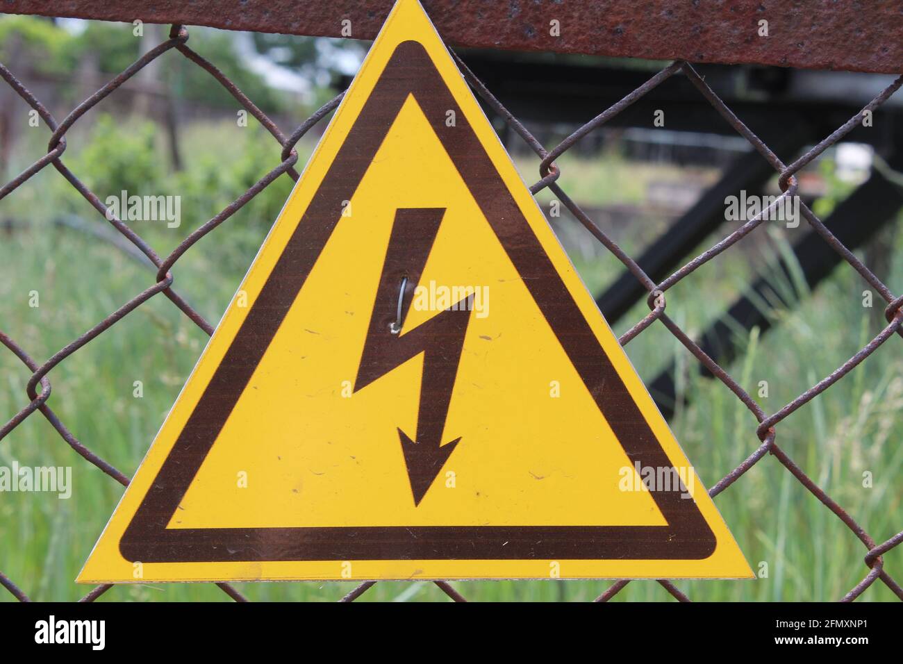 Yellow triangle black lightning sign hi-res stock photography and ...