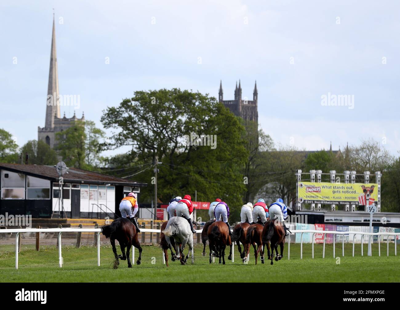Hurdle worcester racecourse hi-res stock photography and images - Alamy