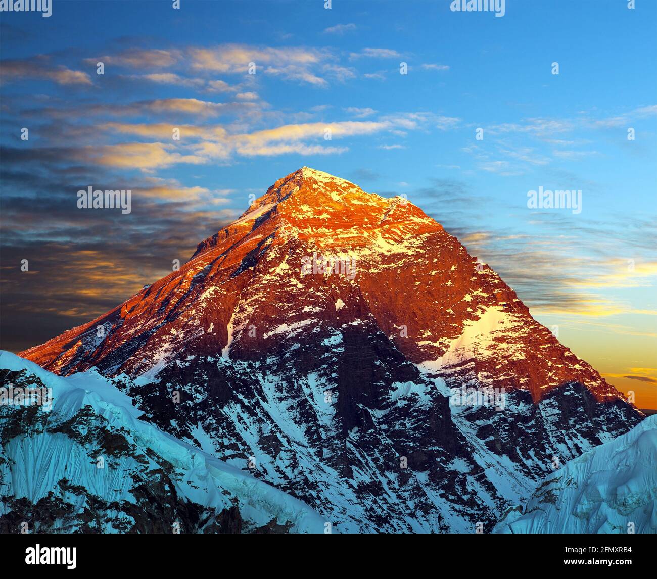 Nepal and mount everest and sunset hi-res stock photography and images ...