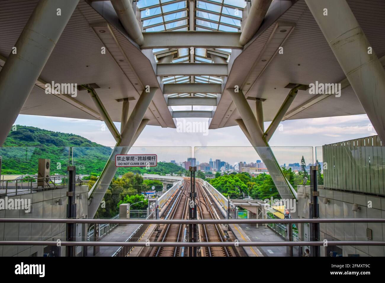 Kaohsiung, Taiwan 7/27/2019 Kaohsiung MRT World Games Station Platforms ...