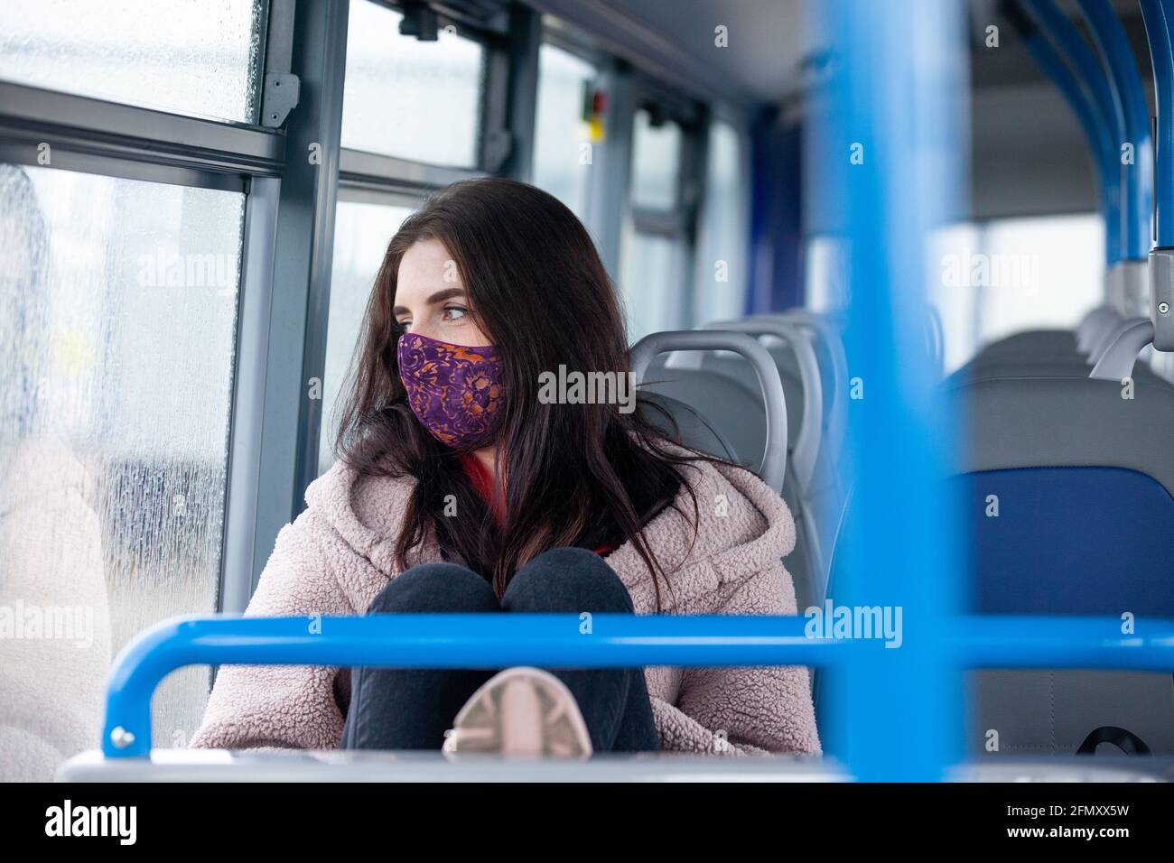 Women travelling alone hi-res stock photography and images - Alamy