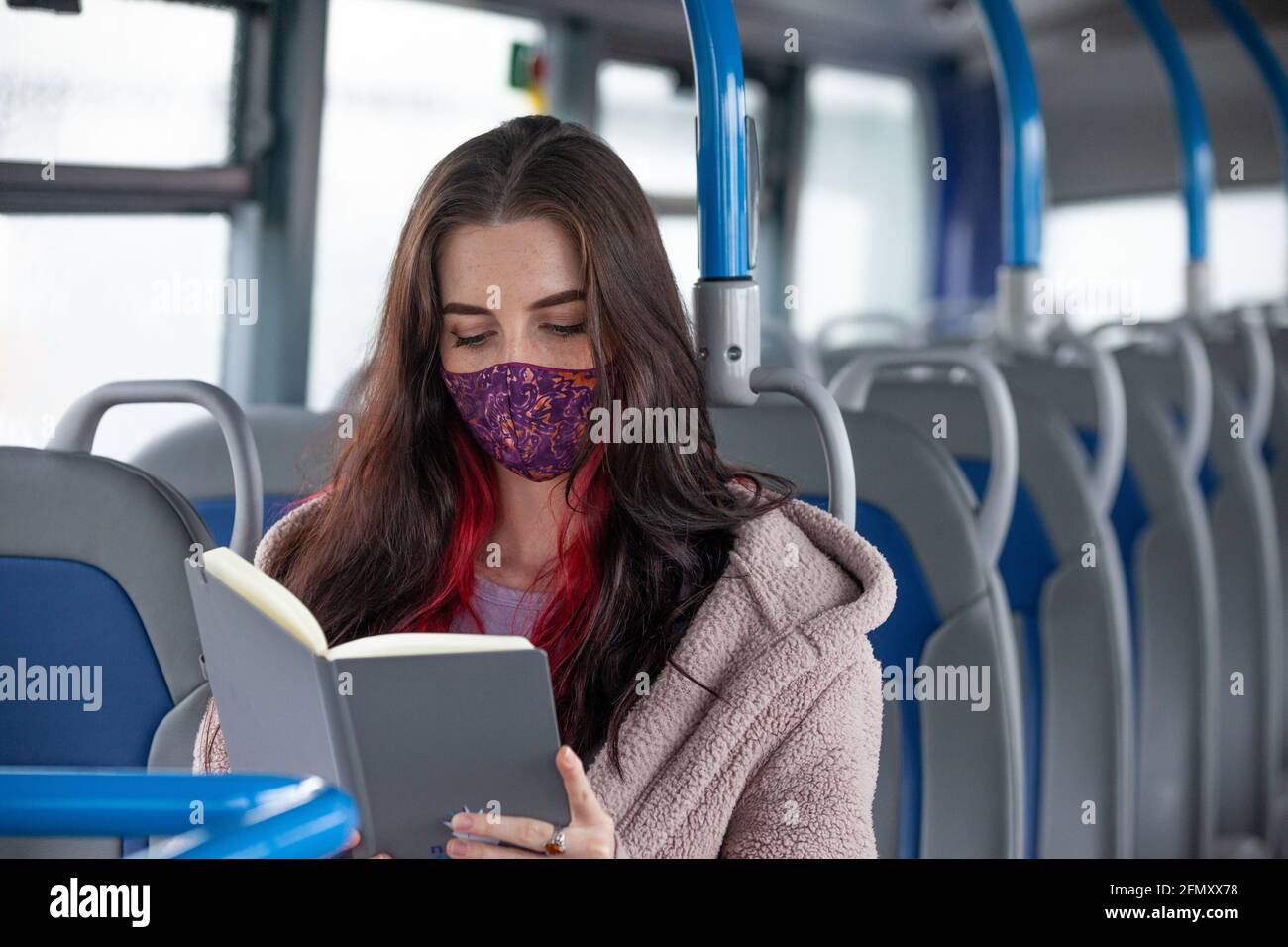Reading bus hi-res stock photography and images - Alamy