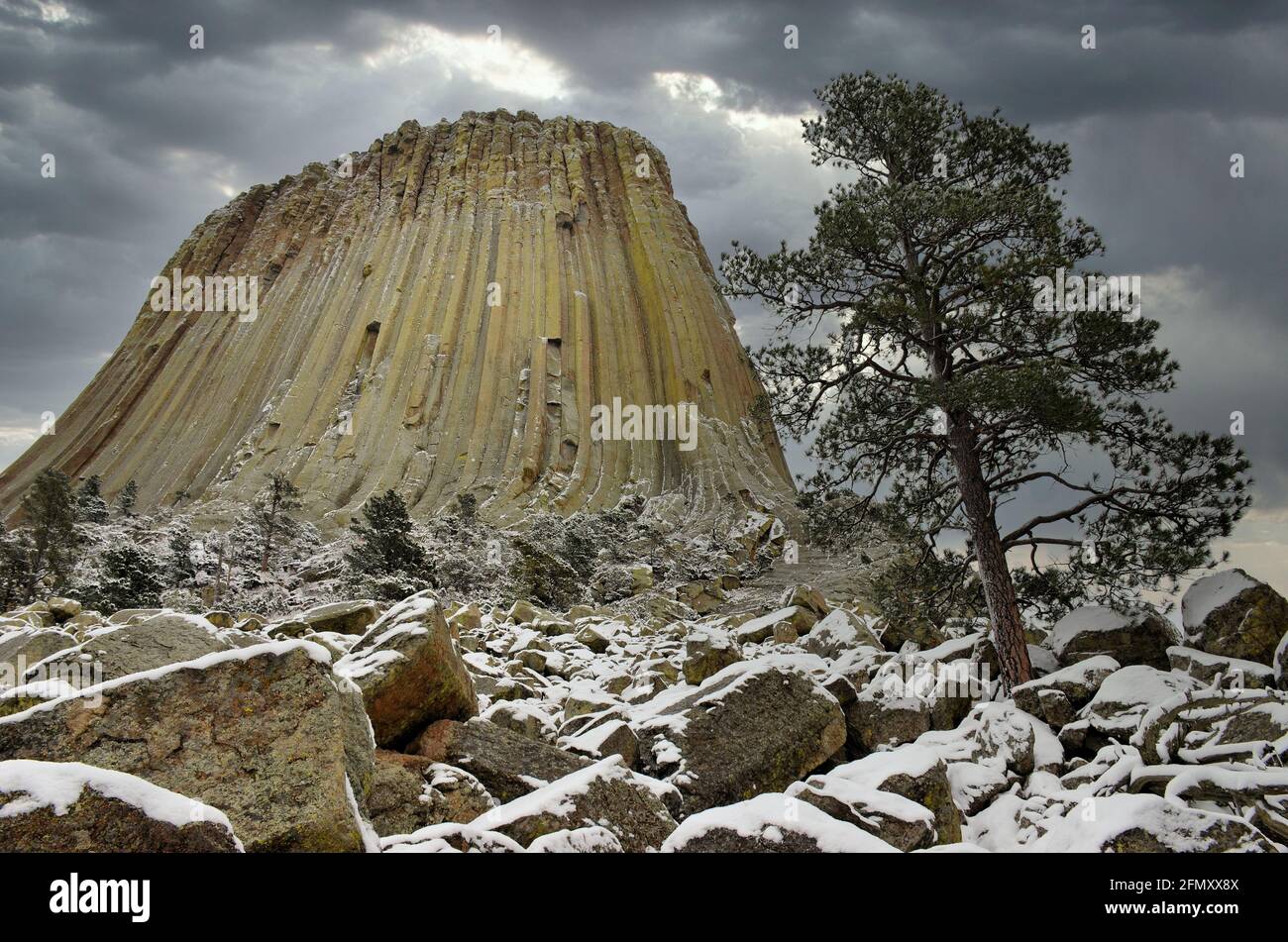 Snow on devils tower hi-res stock photography and images - Alamy