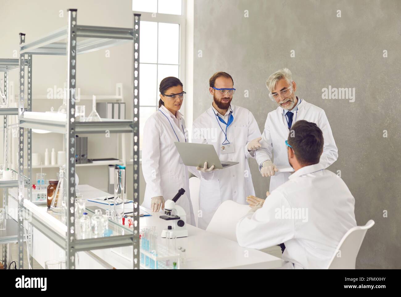 Researchers in a discussion hi-res stock photography and images - Alamy