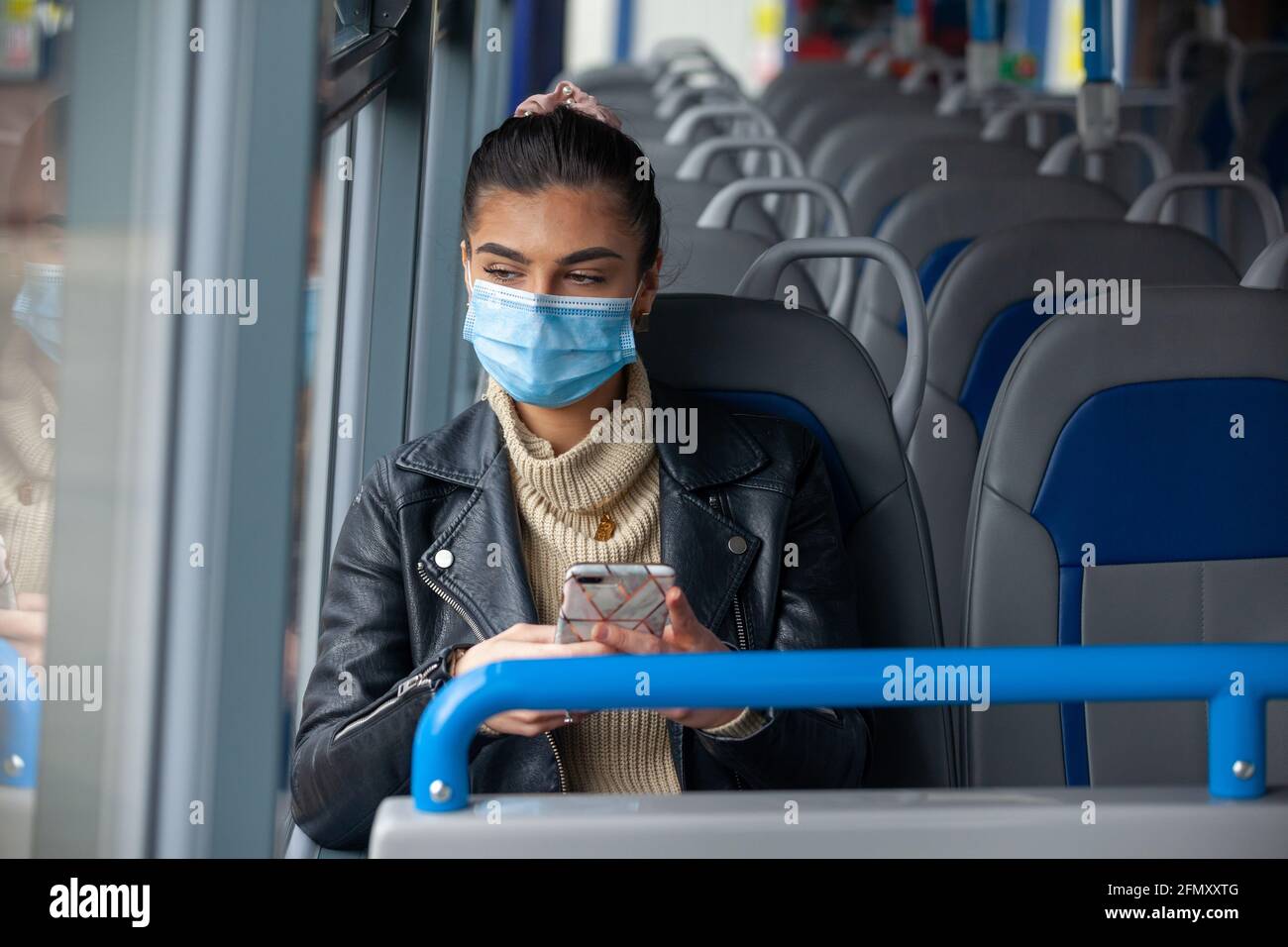Looking out bus window hi-res stock photography and images - Alamy