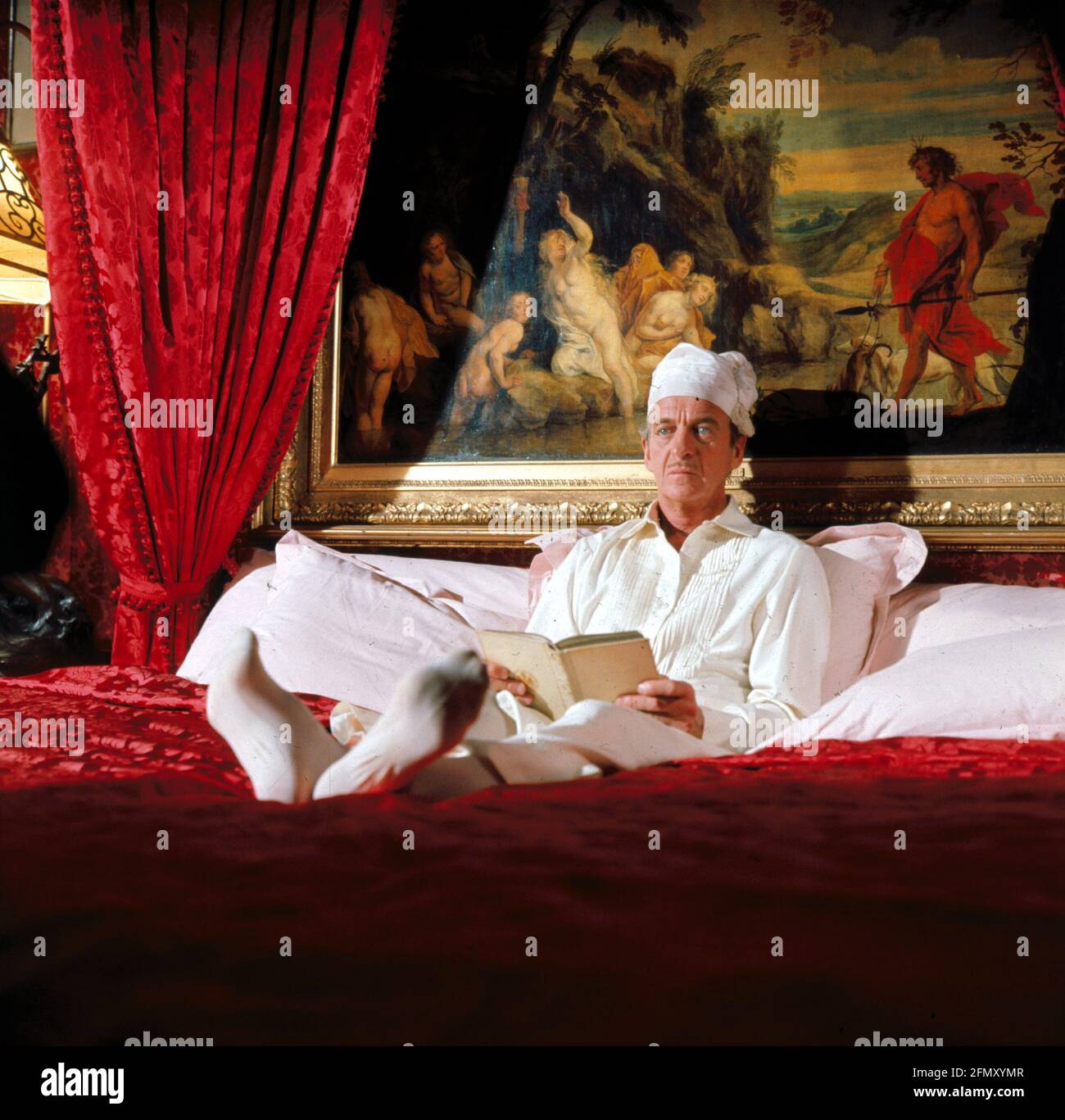 James bond director 1960s hi-res stock photography and images - Alamy