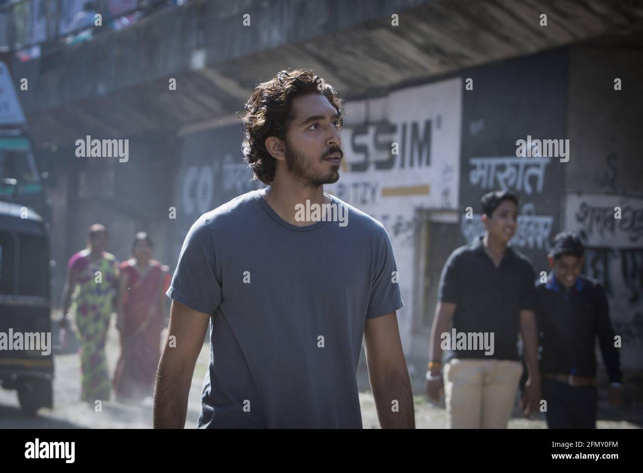 Lion film still dev patel 2016 hi-res stock photography and images - Alamy