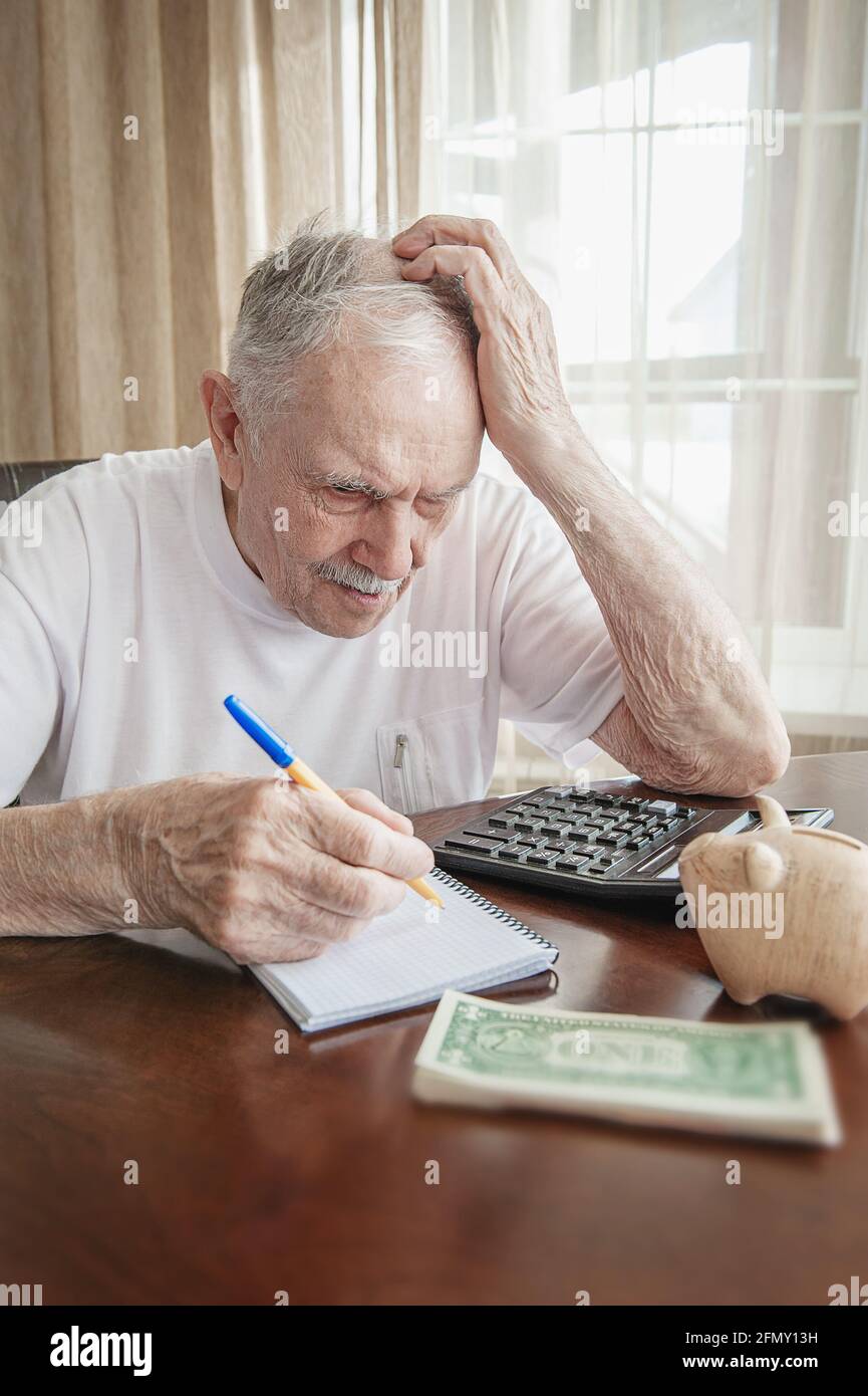 Counting pennies hi-res stock photography and images - Alamy